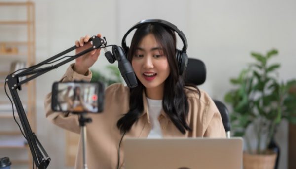 Có Nên Tham Gia Khóa Học Kiếm Tiền Youtube Huân Academy Không?